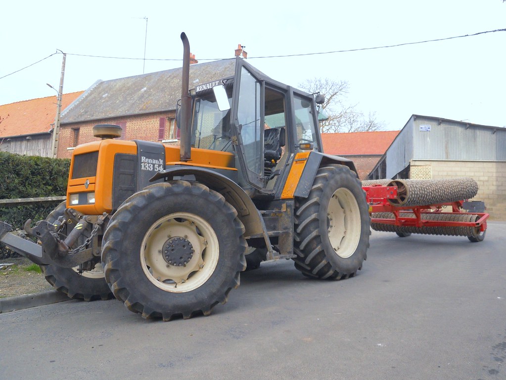 Renault 133 54 Specs Engine Transmission Dimensions