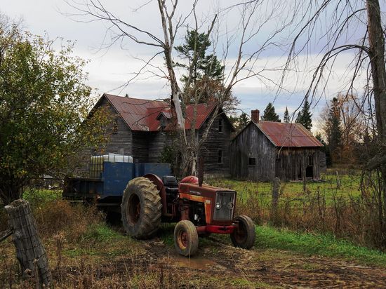 International Harvester 724: Specs, Engine, Transmission, Dimensions